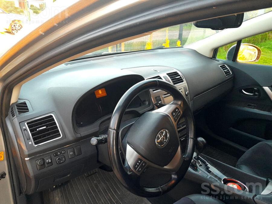 Pelēks Toyota Avensis 2012 Rīga, ar dzinēja tilpumu 2.20 L un nobraukumu 300 tūkst. km par 4200 €, foto 4 vietnē AUTOMOTO.COM.LV