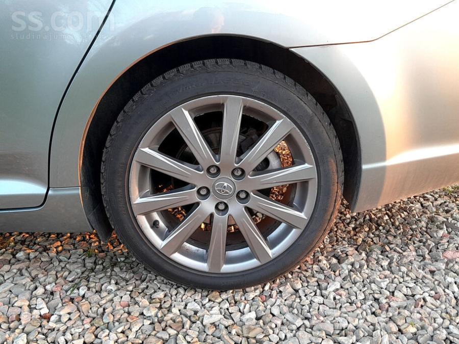 Pelēks Toyota Avensis 2012 Rīga, ar dzinēja tilpumu 2.20 L un nobraukumu 300 tūkst. km par 4200 €, foto 5 vietnē AUTOMOTO.COM.LV