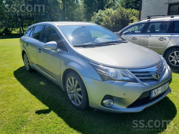 Grey Toyota Avensis 2012 in Riga, with an engine capacity of 2.20 L and mileage of 200 thousand km for 3800 €, photo 1 on AUTOMOTO.COM.LV