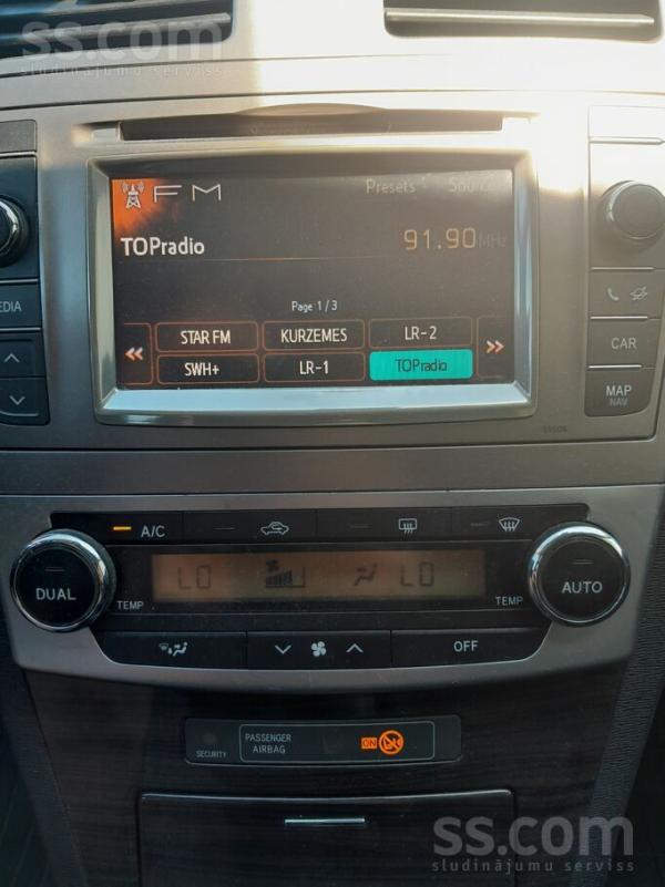 Grey Toyota Avensis 2012 in Riga, with an engine capacity of 2.20 L and mileage of 200 thousand km for 3800 €, photo 4 on AUTOMOTO.COM.LV