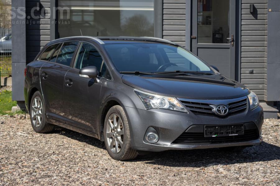 Pelēks Toyota Avensis 2012 Liepāja, ar dzinēja tilpumu 2.20 L un nobraukumu 288 tūkst. km par 6200 €, foto 1 vietnē AUTOMOTO.COM.LV
