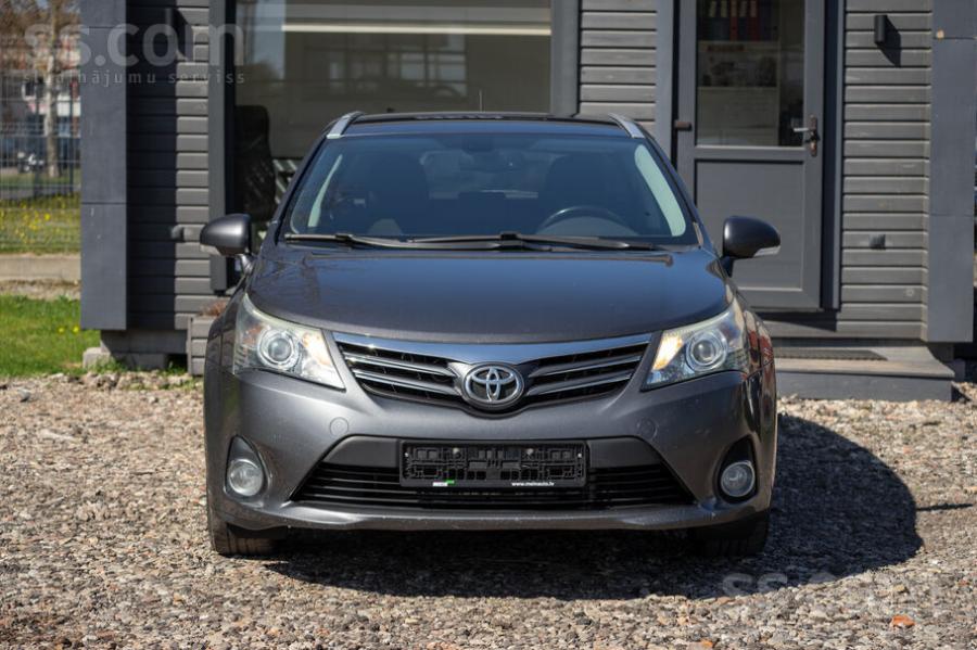 Pelēks Toyota Avensis 2012 Liepāja, ar dzinēja tilpumu 2.20 L un nobraukumu 288 tūkst. km par 6200 €, foto 3 vietnē AUTOMOTO.COM.LV