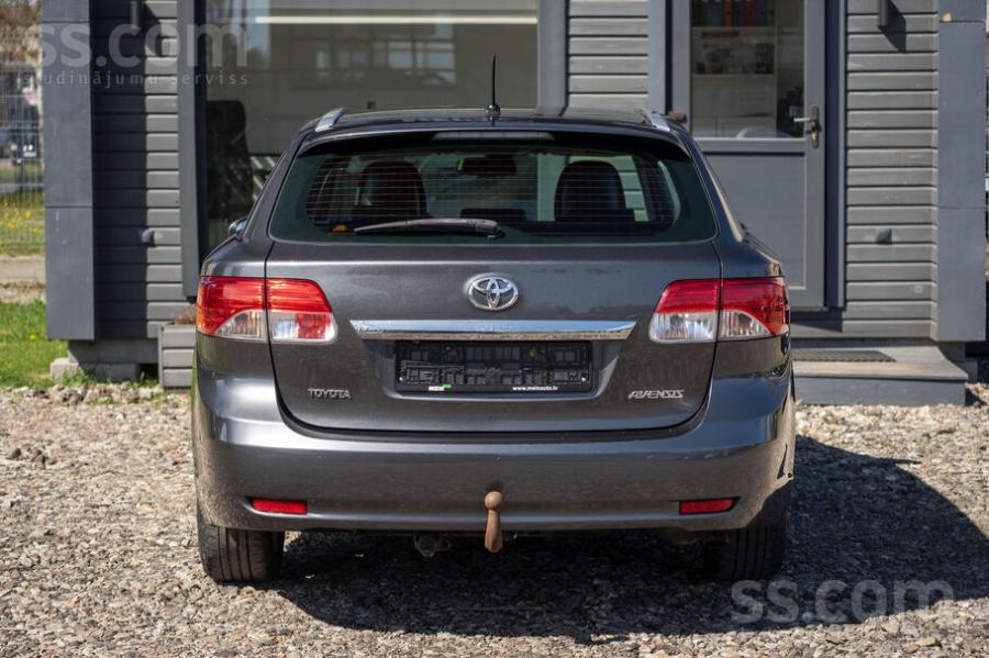 Pelēks Toyota Avensis 2012 Liepāja, ar dzinēja tilpumu 2.20 L un nobraukumu 288 tūkst. km par 6200 €, foto 6 vietnē AUTOMOTO.COM.LV