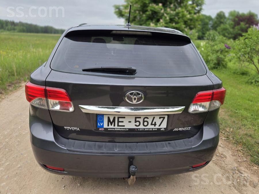 Pelēks Toyota Avensis 2012 Cēsis, ar dzinēja tilpumu 2.00 L un nobraukumu 354 tūkst. km par 4350 €, foto 4 vietnē AUTOMOTO.COM.LV