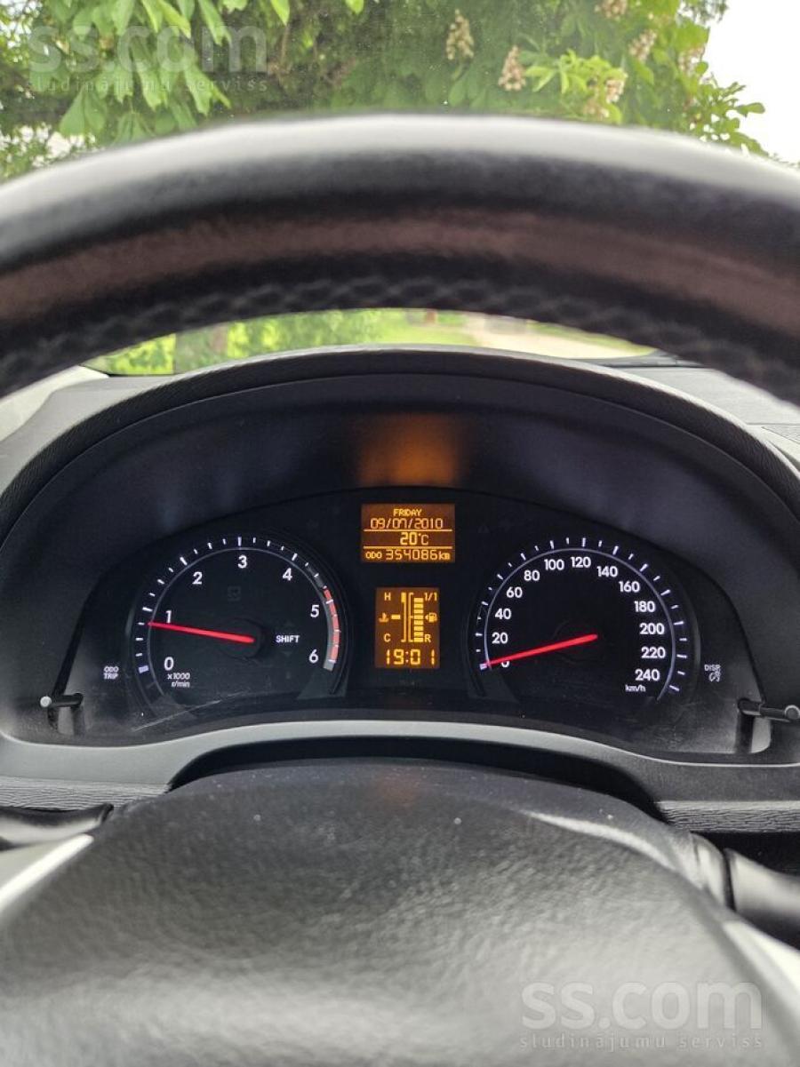 Pelēks Toyota Avensis 2012 Cēsis, ar dzinēja tilpumu 2.00 L un nobraukumu 354 tūkst. km par 4350 €, foto 9 vietnē AUTOMOTO.COM.LV