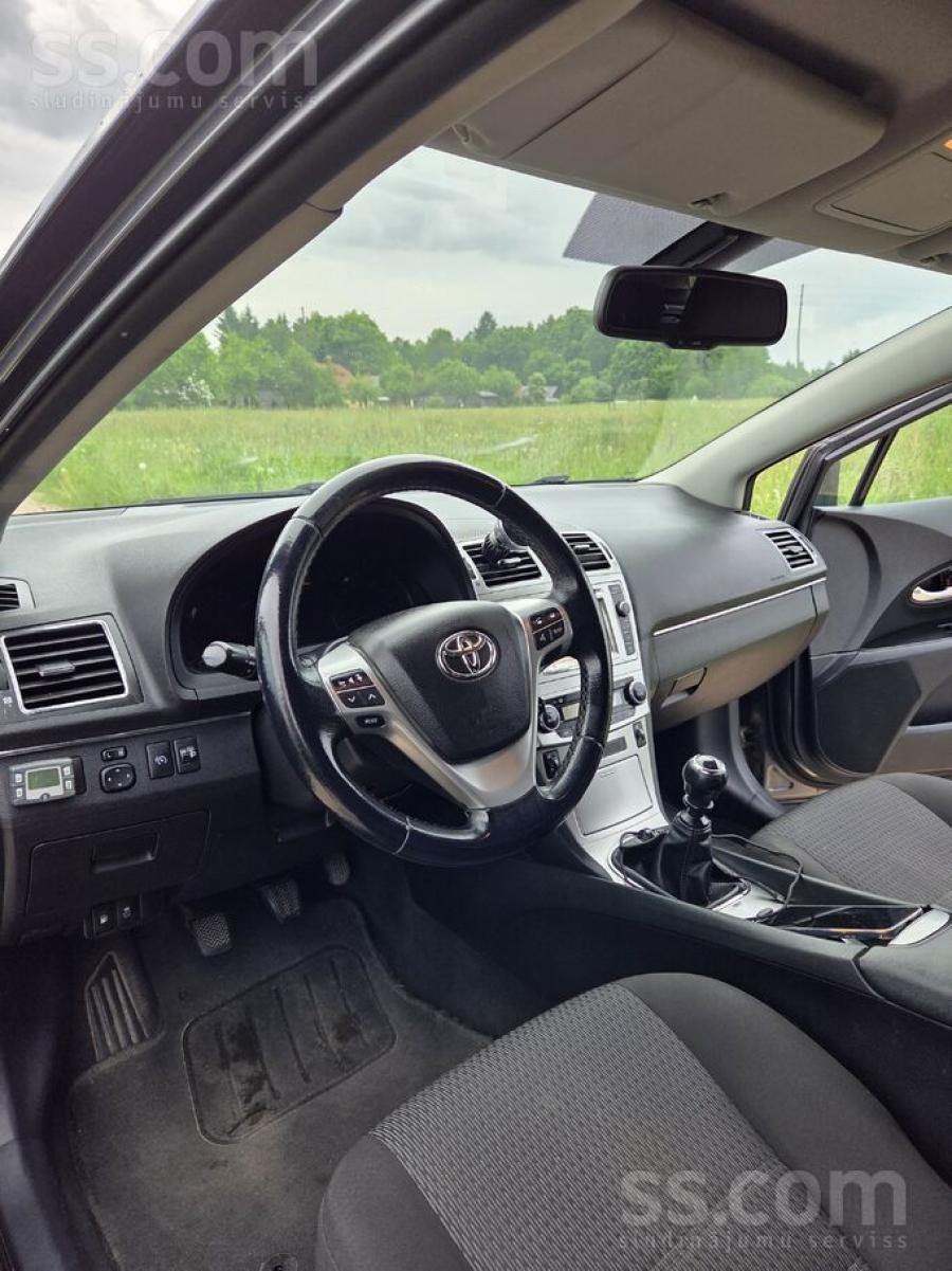 Pelēks Toyota Avensis 2012 Cēsis, ar dzinēja tilpumu 2.00 L un nobraukumu 354 tūkst. km par 4350 €, foto 11 vietnē AUTOMOTO.COM.LV