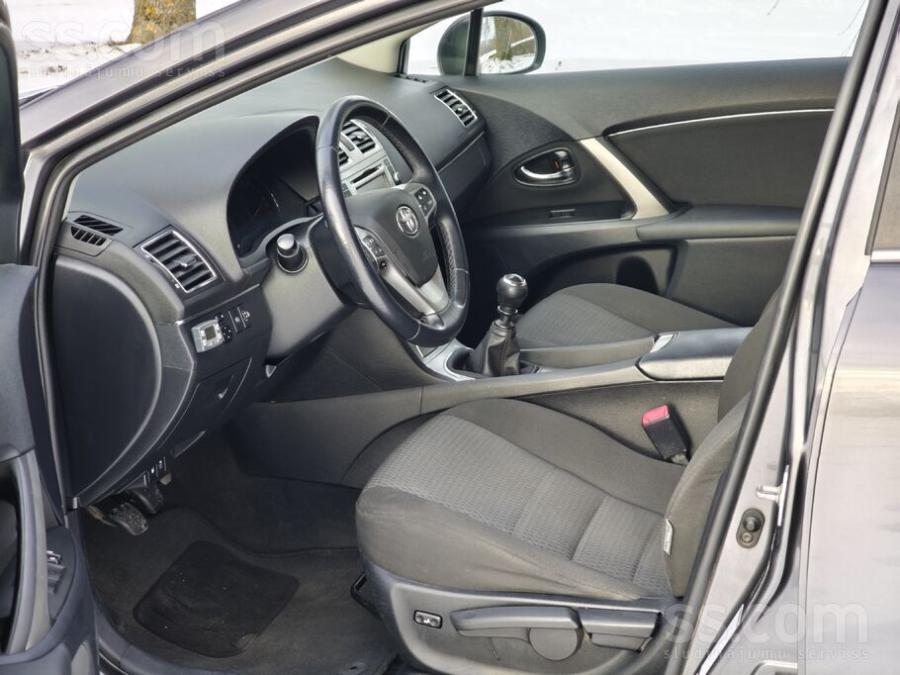 Pelēks Toyota Avensis 2012 Cēsis, ar dzinēja tilpumu 2.00 L un nobraukumu 354 tūkst. km par 4350 €, foto 12 vietnē AUTOMOTO.COM.LV