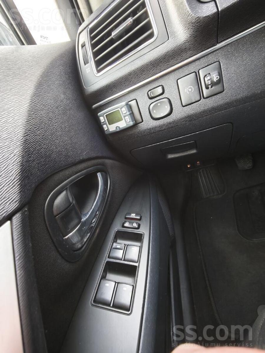 Pelēks Toyota Avensis 2012 Cēsis, ar dzinēja tilpumu 2.00 L un nobraukumu 354 tūkst. km par 4350 €, foto 13 vietnē AUTOMOTO.COM.LV
