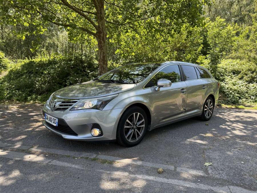 Pelēks Toyota Avensis 2012 Kauņa, ar dzinēja tilpumu 2.00 L un nobraukumu 147 tūkst. km par 4700 €, foto 1 vietnē AUTOMOTO.COM.LV