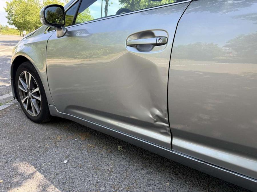 Pelēks Toyota Avensis 2012 Kauņa, ar dzinēja tilpumu 2.00 L un nobraukumu 147 tūkst. km par 4700 €, foto 14 vietnē AUTOMOTO.COM.LV