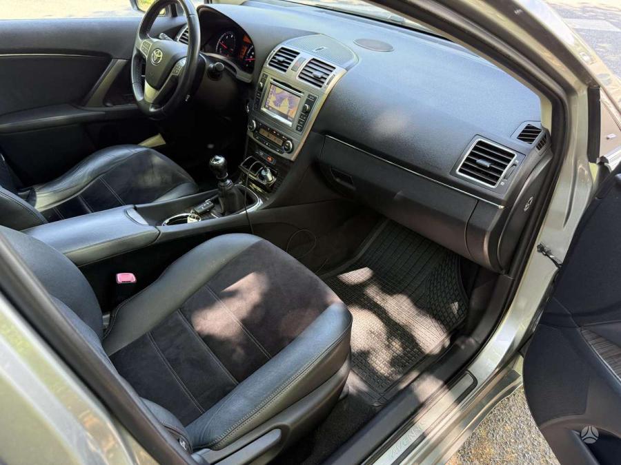 Pelēks Toyota Avensis 2012 Kauņa, ar dzinēja tilpumu 2.00 L un nobraukumu 147 tūkst. km par 4700 €, foto 21 vietnē AUTOMOTO.COM.LV