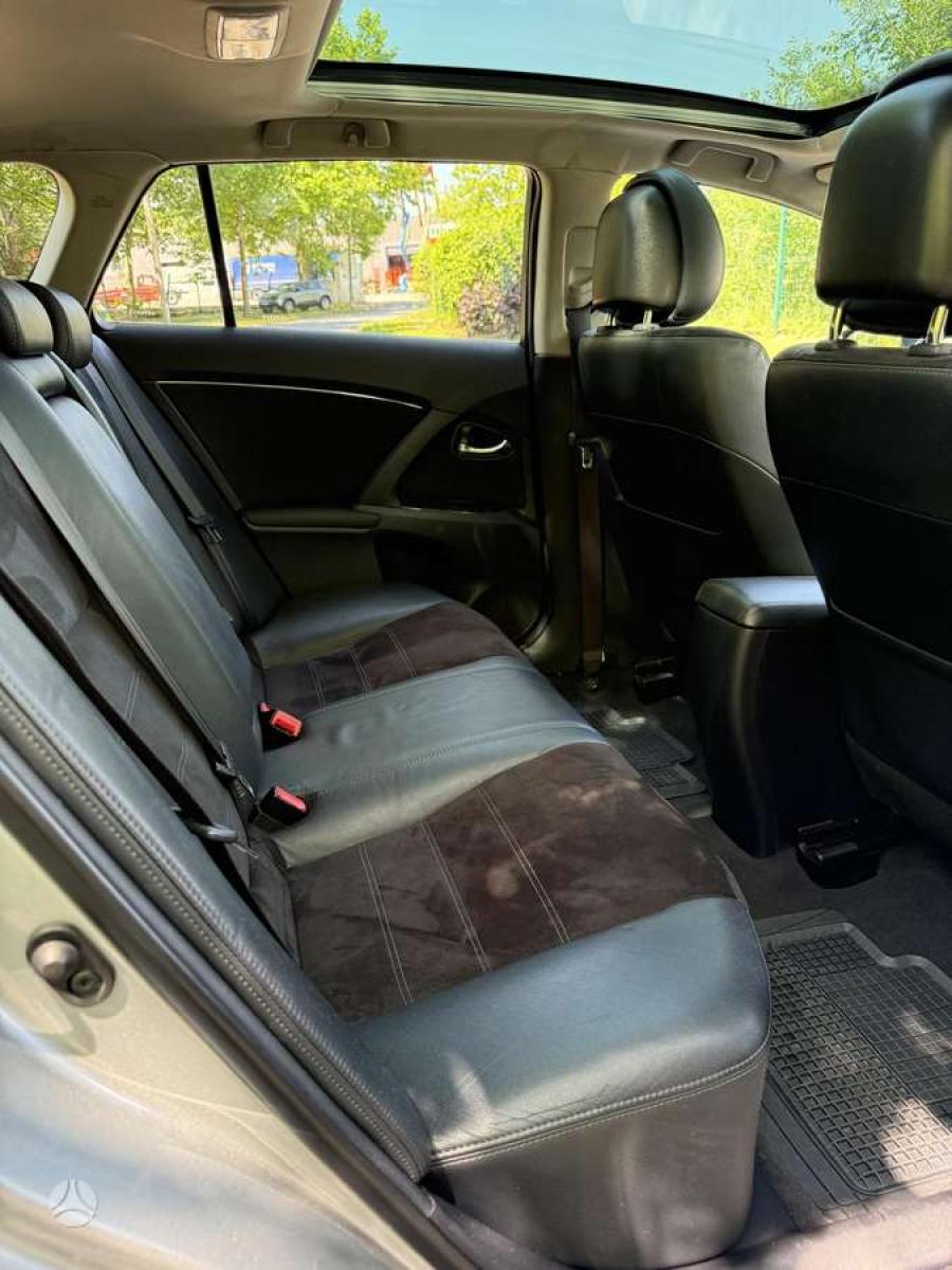 Pelēks Toyota Avensis 2012 Kauņa, ar dzinēja tilpumu 2.00 L un nobraukumu 147 tūkst. km par 4700 €, foto 22 vietnē AUTOMOTO.COM.LV