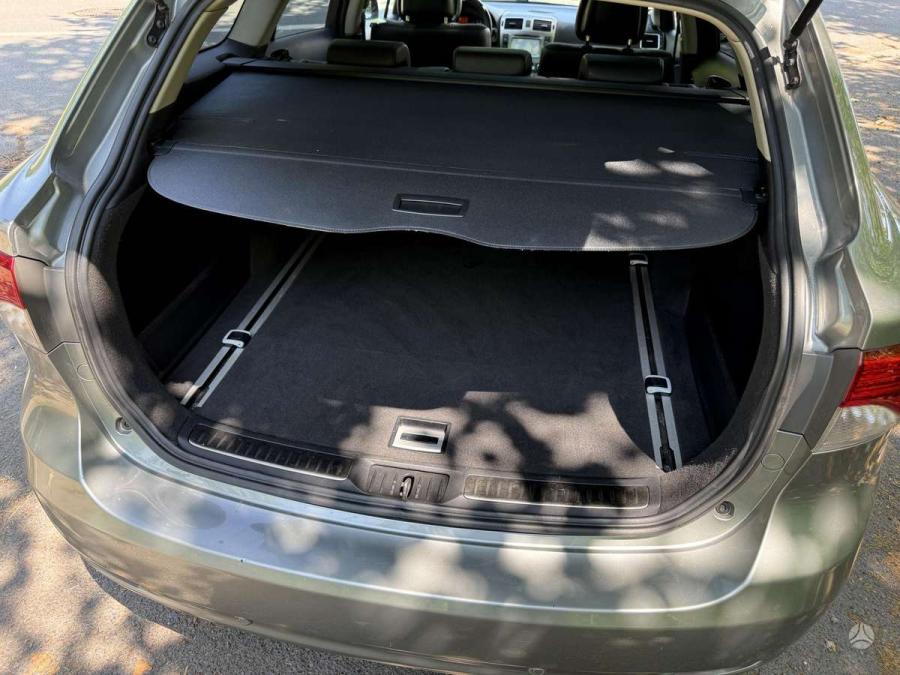 Pelēks Toyota Avensis 2012 Kauņa, ar dzinēja tilpumu 2.00 L un nobraukumu 147 tūkst. km par 4700 €, foto 24 vietnē AUTOMOTO.COM.LV