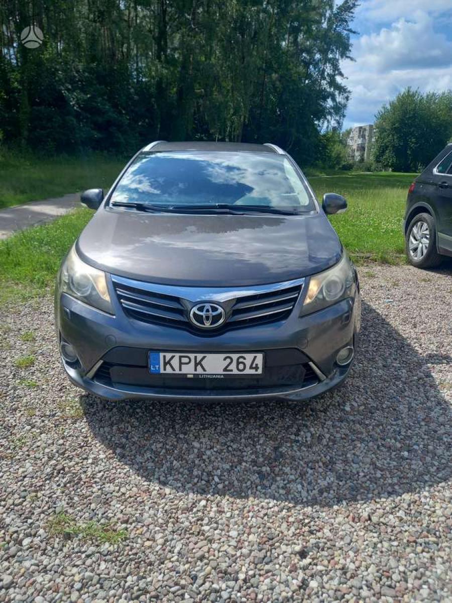 Pelēks Toyota Avensis 2012 Viļņa, ar dzinēja tilpumu 2.00 L un nobraukumu 330 tūkst. km par 4500 €, foto 1 vietnē AUTOMOTO.COM.LV