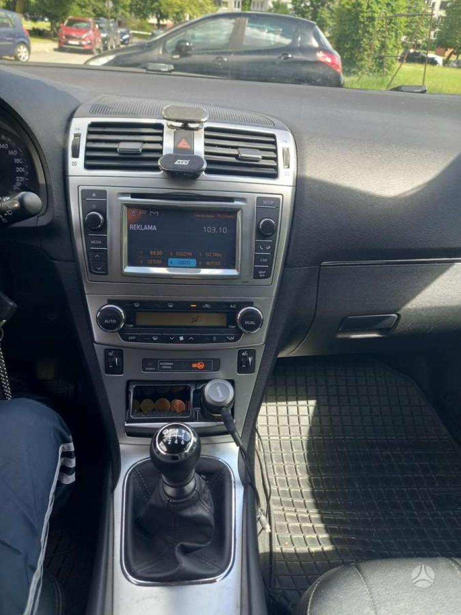 Pelēks Toyota Avensis 2012 Viļņa, ar dzinēja tilpumu 2.00 L un nobraukumu 330 tūkst. km par 4500 €, foto 4 vietnē AUTOMOTO.COM.LV