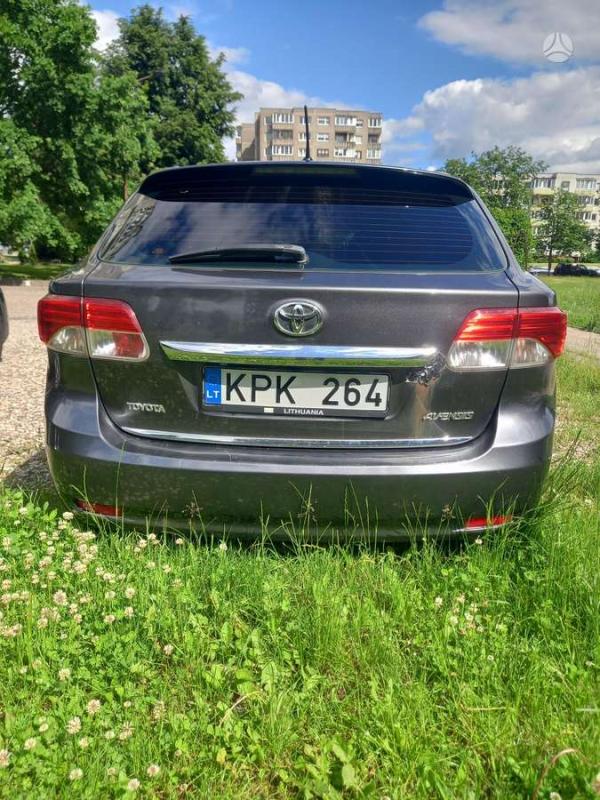 Pelēks Toyota Avensis 2012 Viļņa, ar dzinēja tilpumu 2.00 L un nobraukumu 330 tūkst. km par 4500 €, foto 6 vietnē AUTOMOTO.COM.LV
