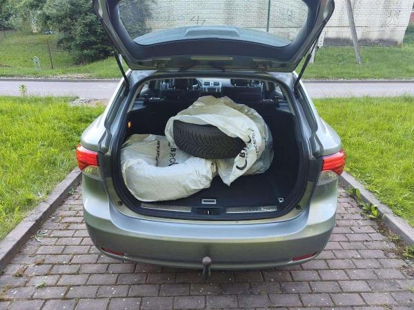 Grey Toyota Avensis 2012 in Alytus, with an engine capacity of 2.00 L and mileage of 272 thousand km for 4800 €, photo 9 on AUTOMOTO.COM.LV