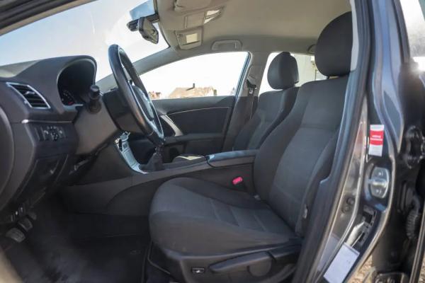 Grey Toyota Avensis 2012 in Liepaja, with an engine capacity of 2.20 L and mileage of 288 thousand km for 6200 €, photo 9 on AUTOMOTO.COM.LV
