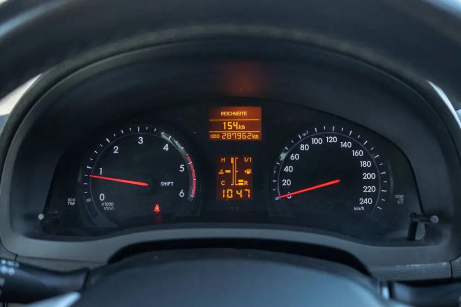 Серый Тойота Авенсис 2012 в Лиепая, объемом двигателя 2.20 л и пробегом 288 тыс. км за 6200 €, фото 16 на AUTOMOTO.COM.LV