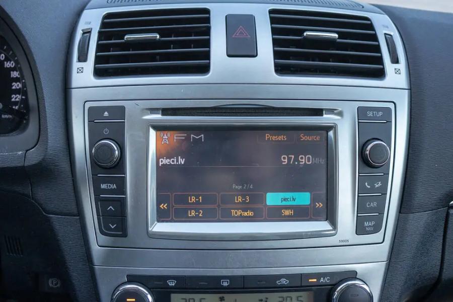 Серый Тойота Авенсис 2012 в Лиепая, объемом двигателя 2.20 л и пробегом 288 тыс. км за 6200 €, фото 19 на AUTOMOTO.COM.LV