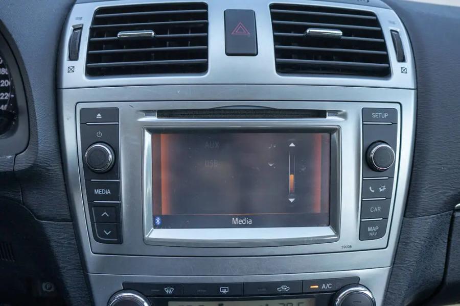 Серый Тойота Авенсис 2012 в Лиепая, объемом двигателя 2.20 л и пробегом 288 тыс. км за 6200 €, фото 21 на AUTOMOTO.COM.LV