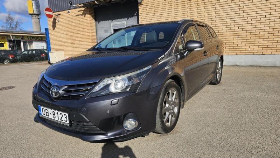 Grey Toyota Avensis 2012 in Riga, with an engine capacity of 2.00 L and mileage of 276 thousand km for 6350 €, photo 1 on AUTOMOTO.COM.LV