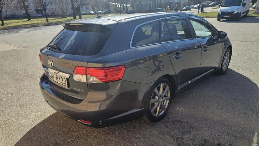Grey Toyota Avensis 2012 in Riga, with an engine capacity of 2.00 L and mileage of 276 thousand km for 6350 €, photo 9 on AUTOMOTO.COM.LV