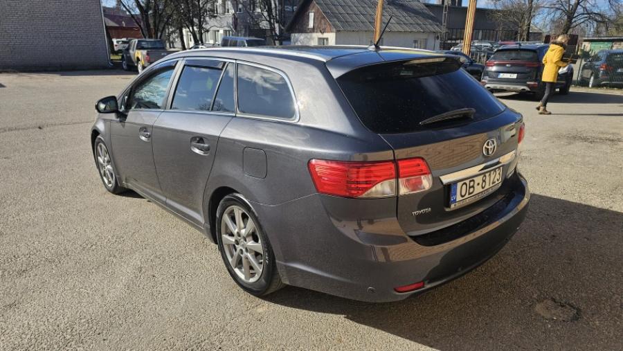 Grey Toyota Avensis 2012 in Riga, with an engine capacity of 2.00 L and mileage of 276 thousand km for 6350 €, photo 13 on AUTOMOTO.COM.LV