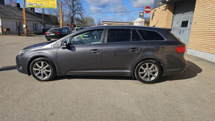 Grey Toyota Avensis 2012 in Riga, with an engine capacity of 2.00 L and mileage of 276 thousand km for 6350 €, photo 14 on AUTOMOTO.COM.LV