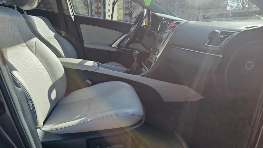 Grey Toyota Avensis 2012 in Riga, with an engine capacity of 2.00 L and mileage of 276 thousand km for 6350 €, photo 18 on AUTOMOTO.COM.LV