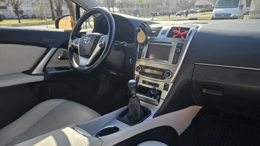 Grey Toyota Avensis 2012 in Riga, with an engine capacity of 2.00 L and mileage of 276 thousand km for 6350 €, photo 24 on AUTOMOTO.COM.LV