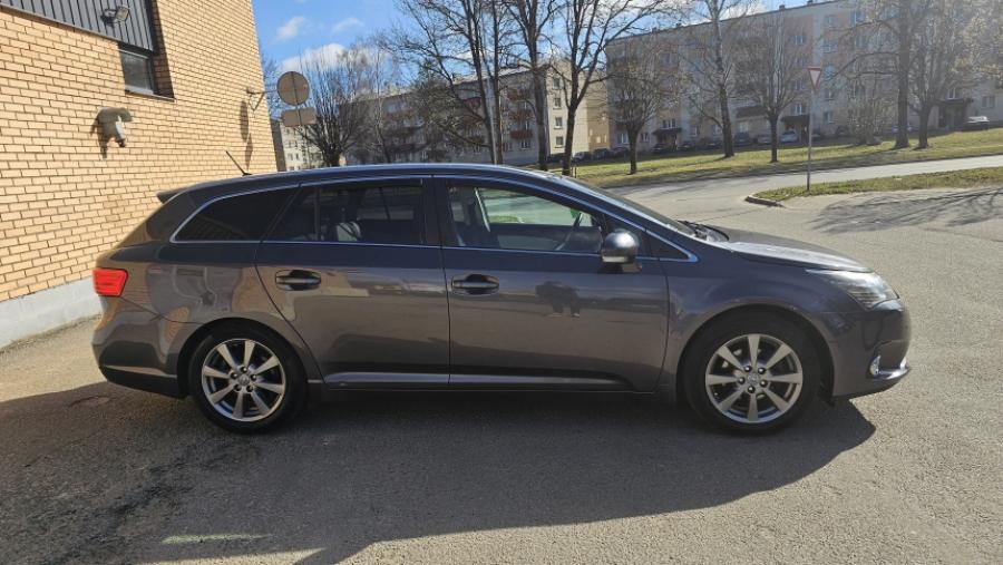 Grey Toyota Avensis 2012 in Riga, with an engine capacity of 2.00 L and mileage of 276 thousand km for 6350 €, photo 27 on AUTOMOTO.COM.LV