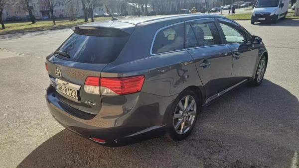 Pelēks Toyota Avensis 2012 Rīga, ar dzinēja tilpumu 2.00 L un nobraukumu 276 tūkst. km par 5950 €, foto 5 vietnē AUTOMOTO.COM.LV