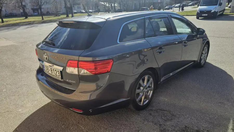 Pelēks Toyota Avensis 2012 Rīga, ar dzinēja tilpumu 2.00 L un nobraukumu 276 tūkst. km par 5950 €, foto 6 vietnē AUTOMOTO.COM.LV