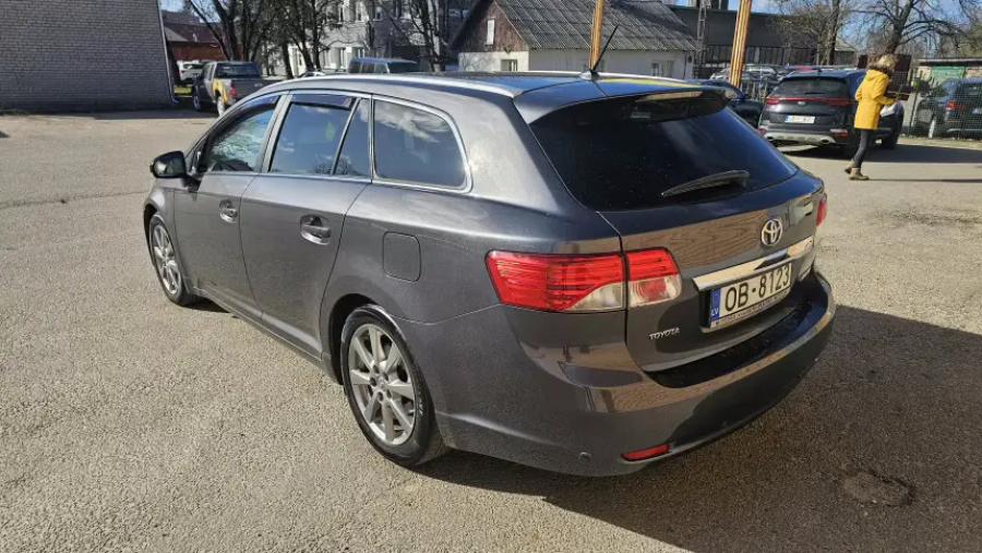 Pelēks Toyota Avensis 2012 Rīga, ar dzinēja tilpumu 2.00 L un nobraukumu 276 tūkst. km par 5950 €, foto 8 vietnē AUTOMOTO.COM.LV