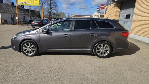 Pelēks Toyota Avensis 2012 Rīga, ar dzinēja tilpumu 2.00 L un nobraukumu 276 tūkst. km par 5950 €, foto 8 vietnē AUTOMOTO.COM.LV