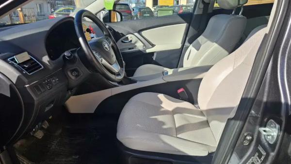 Pelēks Toyota Avensis 2012 Rīga, ar dzinēja tilpumu 2.00 L un nobraukumu 276 tūkst. km par 5950 €, foto 10 vietnē AUTOMOTO.COM.LV