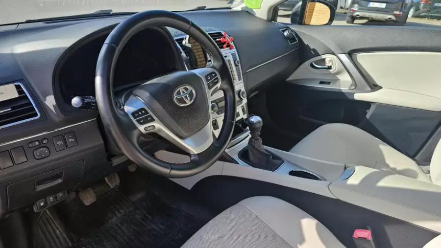 Pelēks Toyota Avensis 2012 Rīga, ar dzinēja tilpumu 2.00 L un nobraukumu 276 tūkst. km par 5950 €, foto 12 vietnē AUTOMOTO.COM.LV