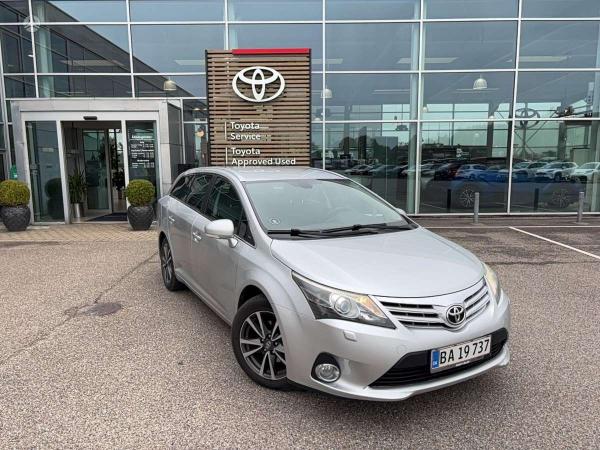 Grey Toyota Avensis 2012 in Vilnius, with an engine capacity of 2.00 L and mileage of 393 thousand km for 3600 €, photo 1 on AUTOMOTO.COM.LV