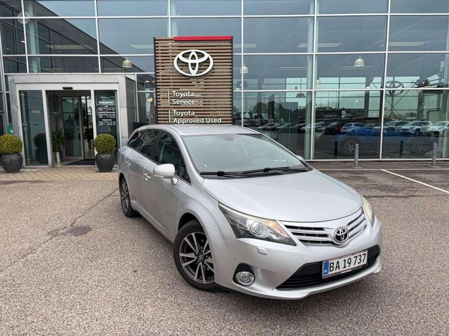 Grey Toyota Avensis 2012 in Vilnius, with an engine capacity of 2.00 L and mileage of 393 thousand km for 3600 €, photo 1 on AUTOMOTO.COM.LV