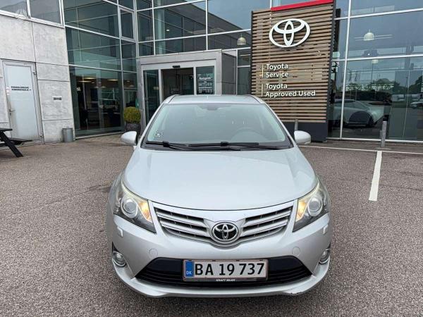 Grey Toyota Avensis 2012 in Vilnius, with an engine capacity of 2.00 L and mileage of 393 thousand km for 3600 €, photo 2 on AUTOMOTO.COM.LV