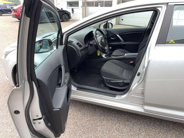 Grey Toyota Avensis 2012 in Vilnius, with an engine capacity of 2.00 L and mileage of 393 thousand km for 3600 €, photo 6 on AUTOMOTO.COM.LV