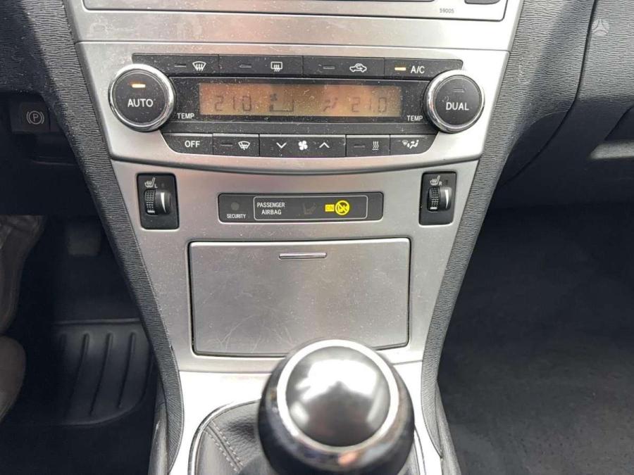 Grey Toyota Avensis 2012 in Vilnius, with an engine capacity of 2.00 L and mileage of 393 thousand km for 3600 €, photo 11 on AUTOMOTO.COM.LV