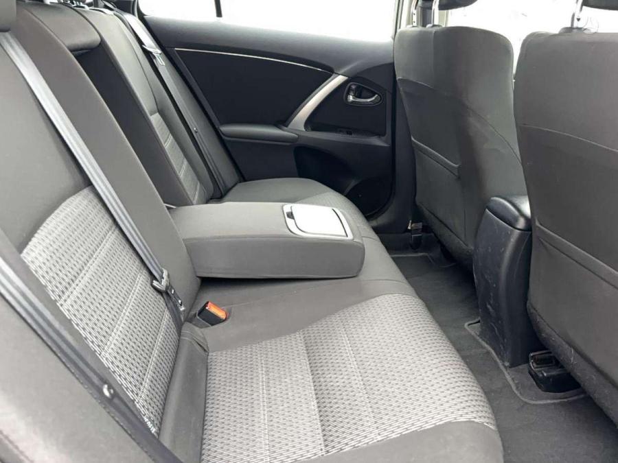 Grey Toyota Avensis 2012 in Vilnius, with an engine capacity of 2.00 L and mileage of 393 thousand km for 3600 €, photo 14 on AUTOMOTO.COM.LV