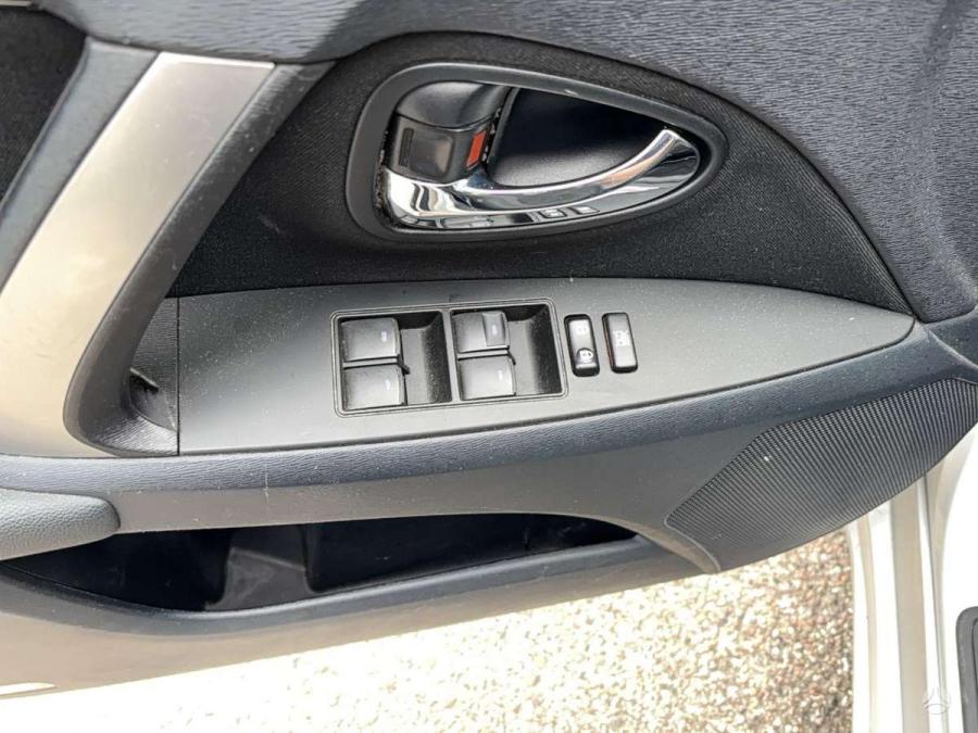 Grey Toyota Avensis 2012 in Vilnius, with an engine capacity of 2.00 L and mileage of 393 thousand km for 3600 €, photo 16 on AUTOMOTO.COM.LV
