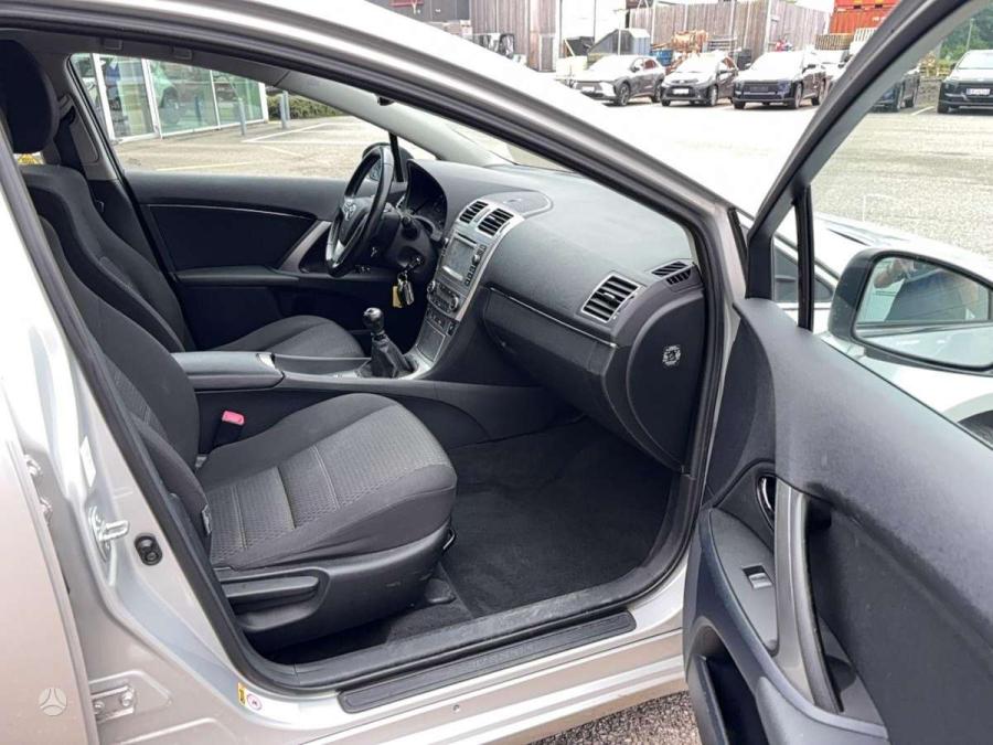 Grey Toyota Avensis 2012 in Vilnius, with an engine capacity of 2.00 L and mileage of 393 thousand km for 3600 €, photo 17 on AUTOMOTO.COM.LV
