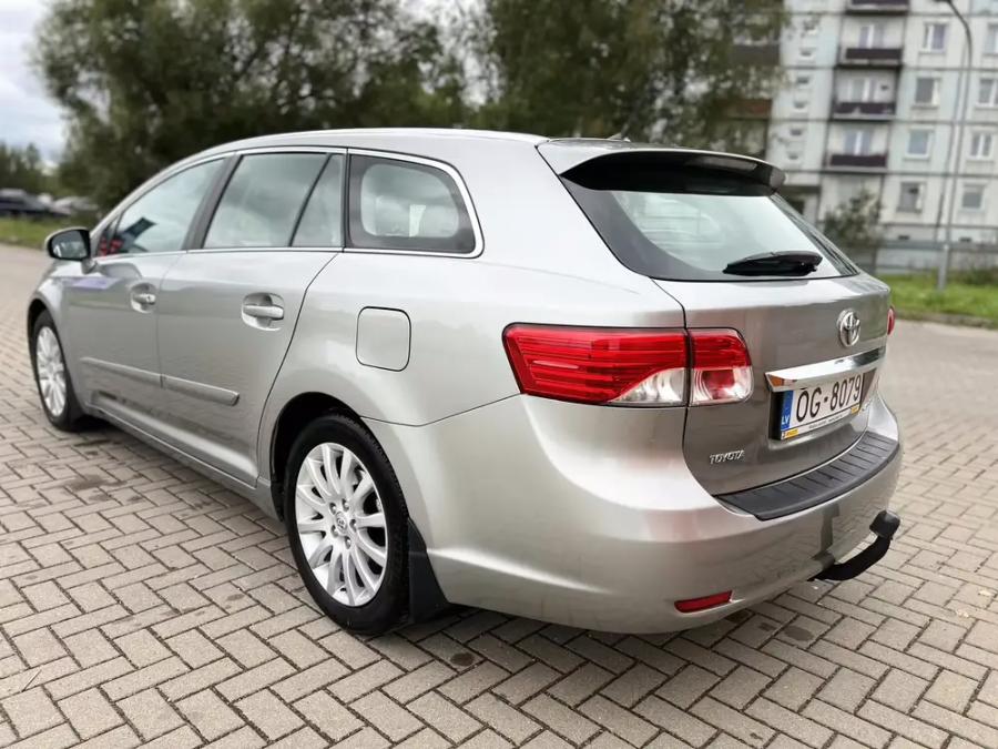 Grey Toyota Avensis 2012 in Jekabpils, with an engine capacity of 2.00 L and mileage of 286 thousand km for 6390 €, photo 8 on AUTOMOTO.COM.LV