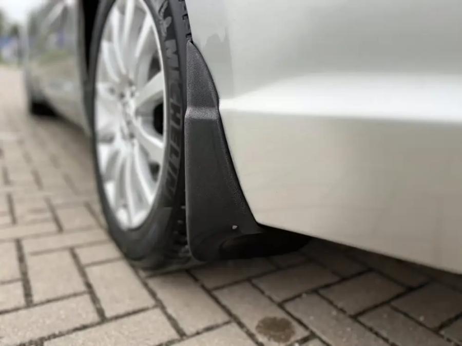 Grey Toyota Avensis 2012 in Jekabpils, with an engine capacity of 2.00 L and mileage of 286 thousand km for 6390 €, photo 9 on AUTOMOTO.COM.LV