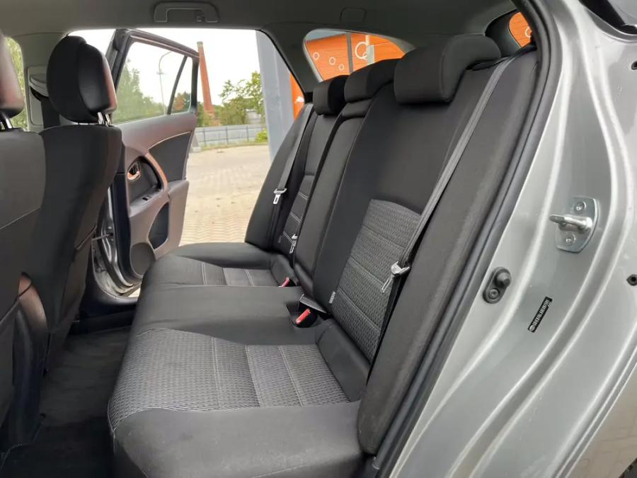 Grey Toyota Avensis 2012 in Jekabpils, with an engine capacity of 2.00 L and mileage of 286 thousand km for 6390 €, photo 19 on AUTOMOTO.COM.LV
