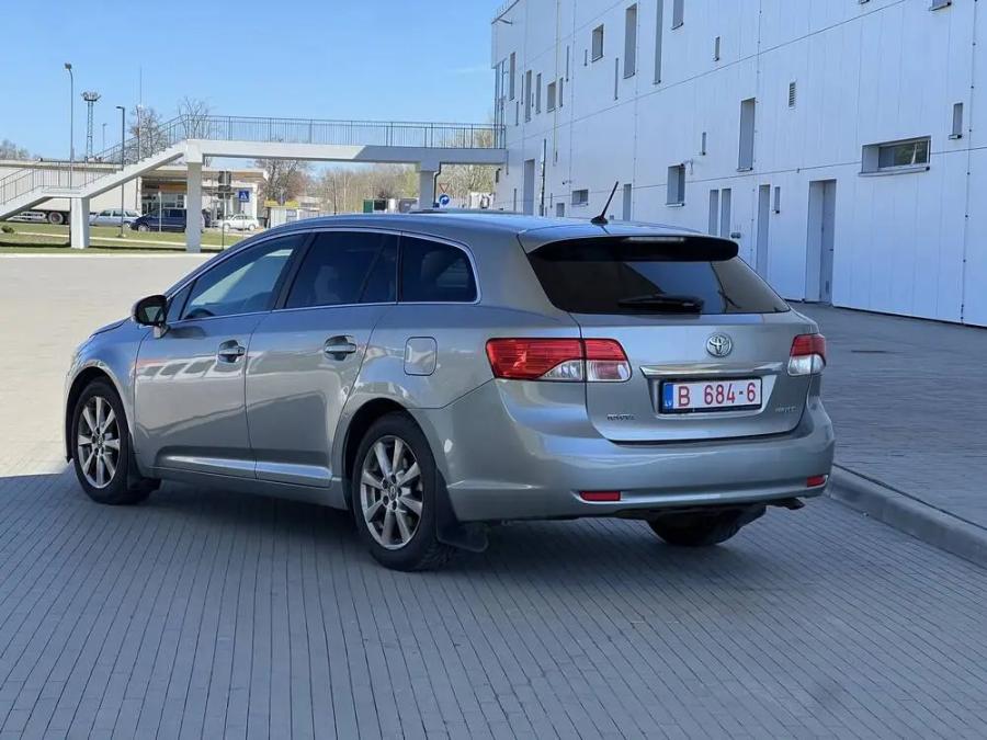 Pelēks Toyota Avensis 2012 Rēzekne, ar dzinēja tilpumu 2.00 L un nobraukumu 279 tūkst. km par 5500 €, foto 5 vietnē AUTOMOTO.COM.LV